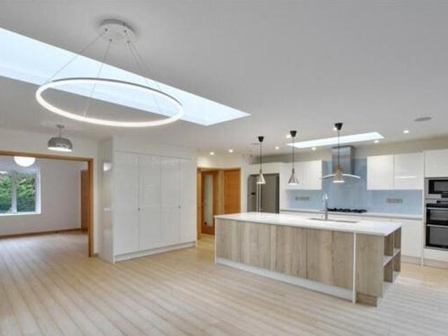 4 Bedroom Detached House For Rent In London