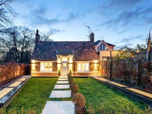 4 Bedroom Detached House For Rent In London