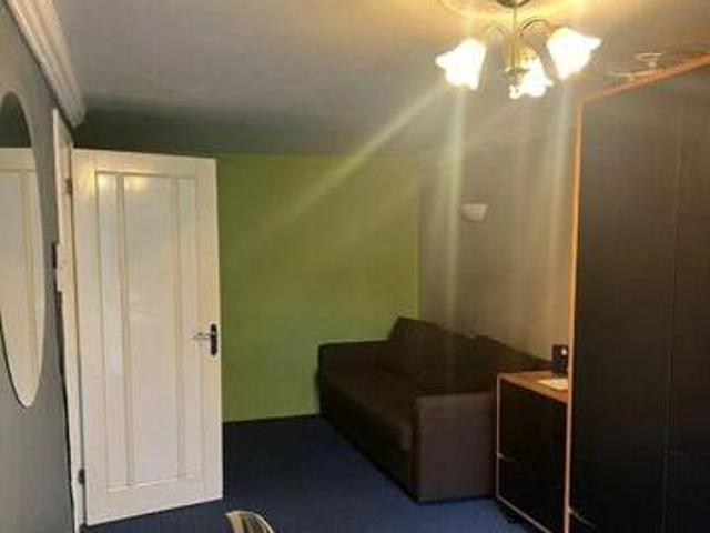4 Bedroom Detached House For Rent In London