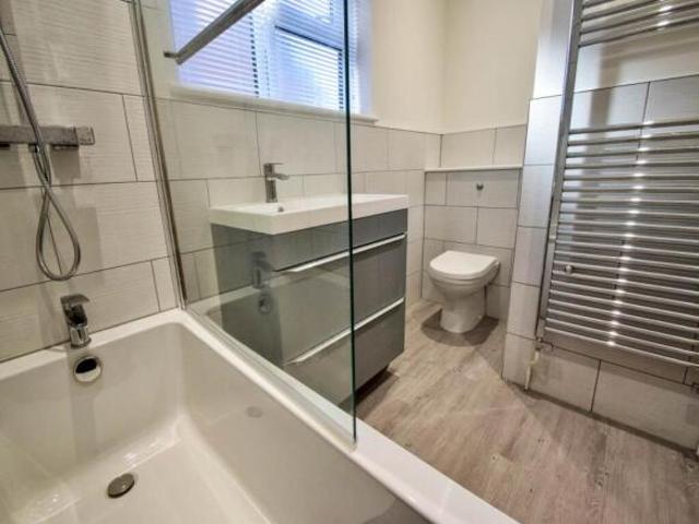 4 bedroom detached house for rent in Lordswood Lane, Chatham, Kent, ME5