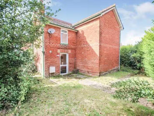 4 bedroom detached house for rent in Latimer Road, Winton, BH9