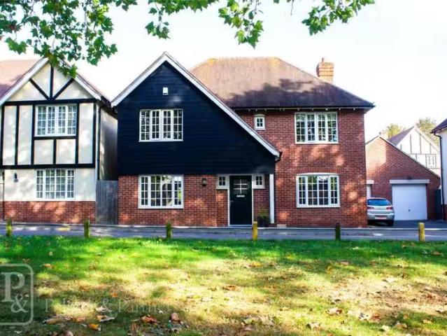 4 bedroom detached house for rent in Lambeth Road, Colchester.