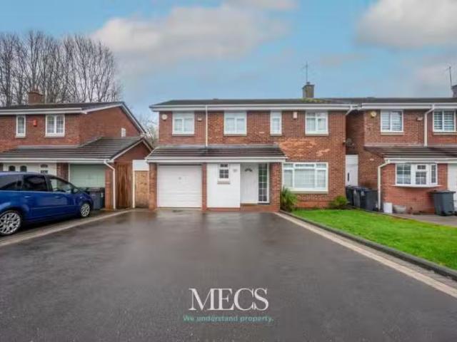4 bedroom detached house for rent in Lamont Avenue, Birmingham.
