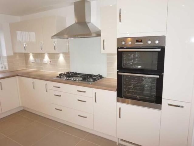 4 bedroom detached house for rent in Lamport Crescent, Brooklands, Milton Keynes. MK10