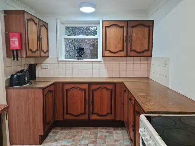 4 bedroom detached house for rent in Large 4 Bed Student House.