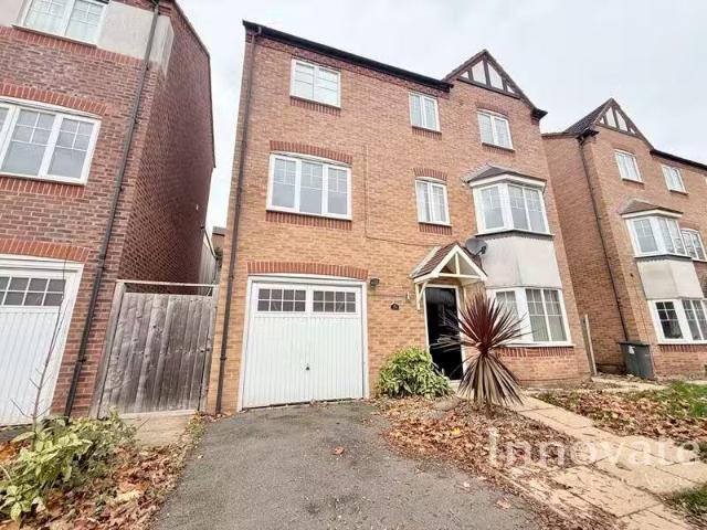 4 bedroom detached house for rent in Ley Hill Farm Road, Birmi.