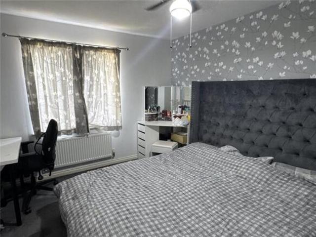4 bedroom detached house for rent in Lea Walk, Hucclecote Road, Gloucester, GL3