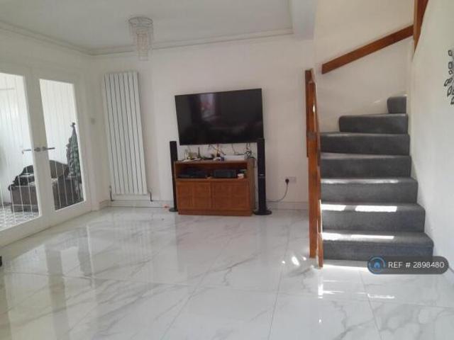 4 bedroom detached house for rent in Leafield Rise, Two Mile Ash, Milton Keynes, MK8