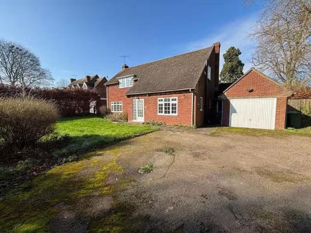 4 bedroom detached house for rent in Leamington Road, Long Itc.