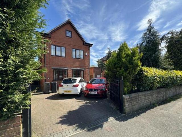 4 Bedroom Detached House For Rent In Leeds