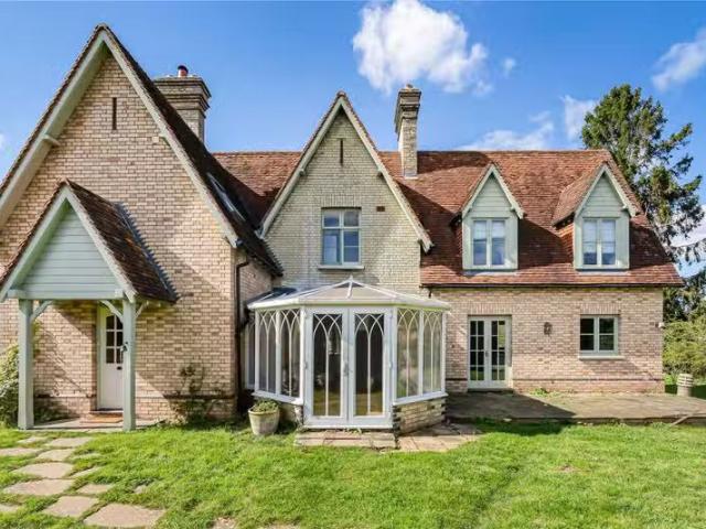 4 bedroom detached house for rent in Lemsford Village, Welwyn.