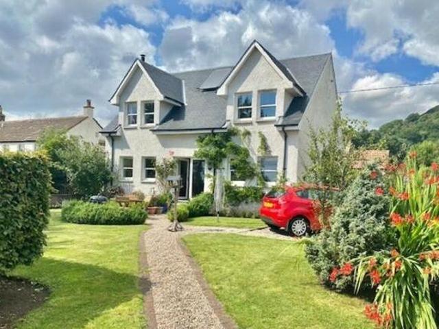 4 Bedroom Detached House For Rent In Leslie Road