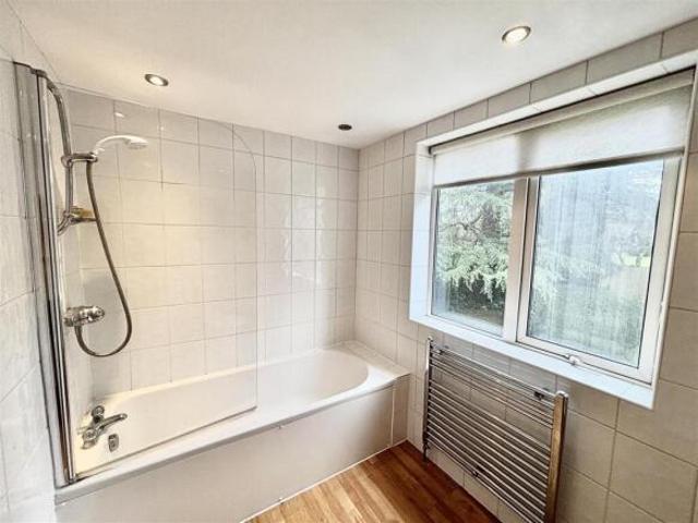 4 bedroom detached house for rent in Lillington Road, Leamington Spa, CV32