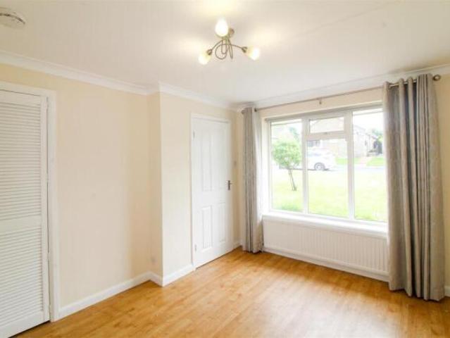 4 bedroom detached house for rent in Lindrick Way, Harrogate, HG3