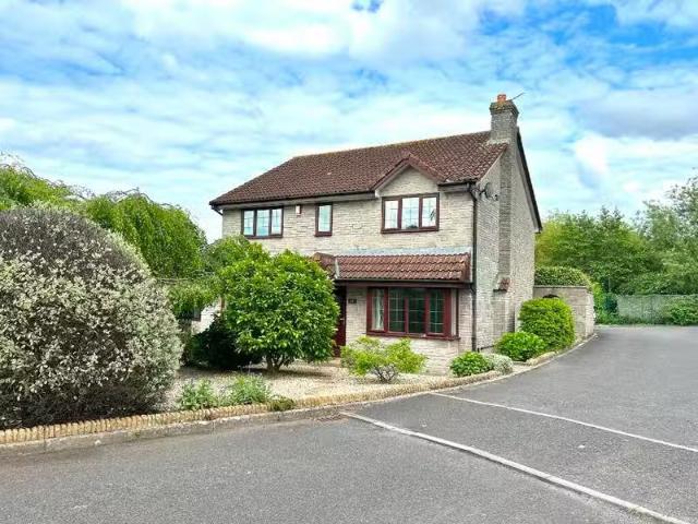 4 bedroom detached house for rent in Ludwells Orchard, BS39