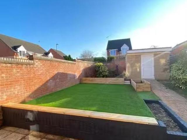 4 bedroom detached house for rent in Lyndale Road, Coventry, CV5