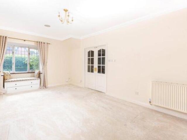 4 bedroom detached house for rent in Lynmouth Crescent, Furzton, Milton Keynes, Buckinghamshire, MK4