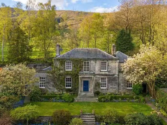 4 bedroom detached house for rent in Mount Devon House, Dollar.