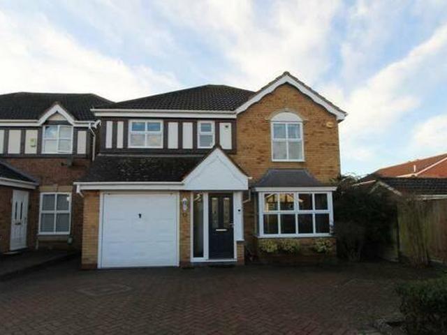 4 bedroom detached house for rent in Montgomery Avenue Shefford SG17