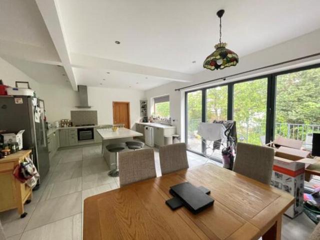 4 bedroom detached house for rent in Moor Park Avenue, Headingley, Leeds, LS6
