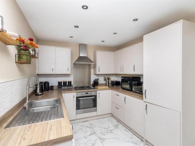 4 bedroom detached house for rent in Maggie Barker Avenue, Crossgates, Leeds, LS15