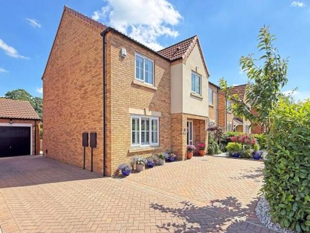 4 bedroom detached house for rent in Malham Drive, Harrogate, HG3