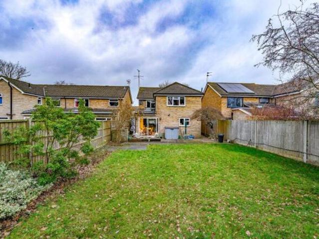 4 bedroom detached house for rent in Maplefield, Park Street, AL2