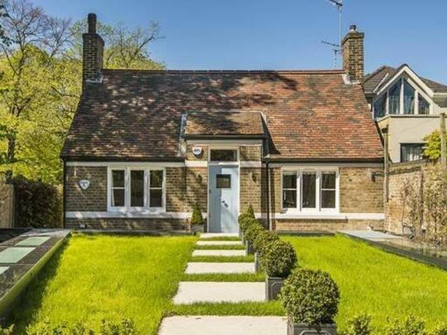 4 bedroom detached house for rent in Margravine Gardens London W6