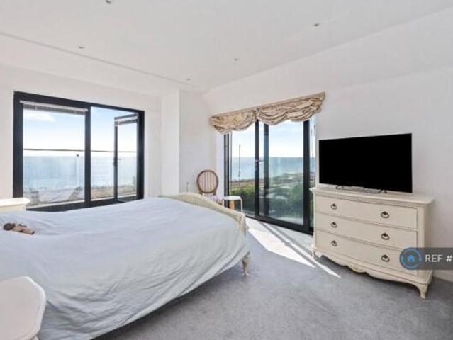 4 bedroom detached house for rent in Marine Drive, Saltdean, Brighton, BN2