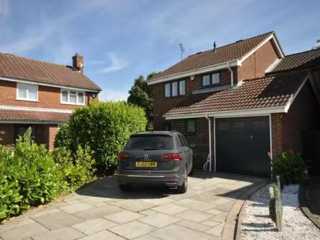 4 bedroom detached house for rent in Martingale Drive, Chelmsf.