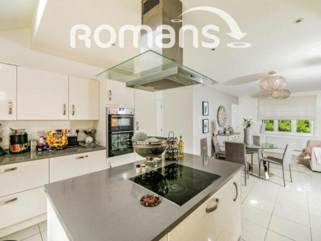 4 bedroom detached house for rent in Millers Grove, Woodley, Reading, RG5