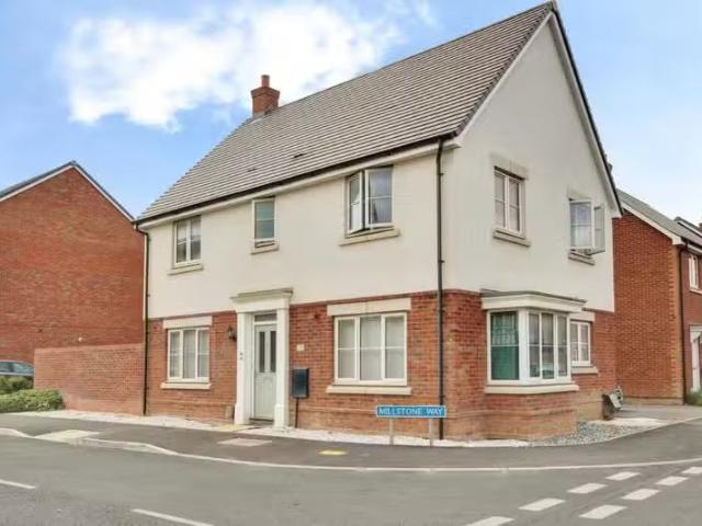 4 bedroom detached house for rent in Millstone Way, Tuffley, G.