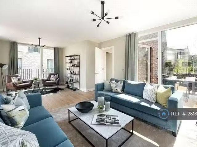 4 bedroom detached house for rent in Milne Avenue, Cambridge.