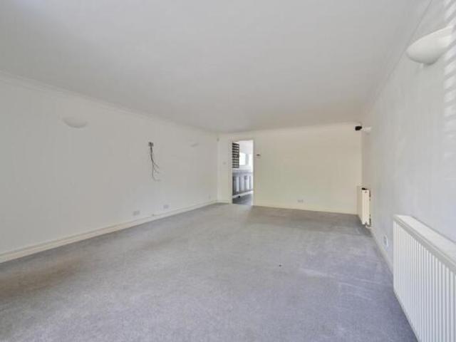 4 bedroom detached house for rent in Murray Road, Northwood, HA6