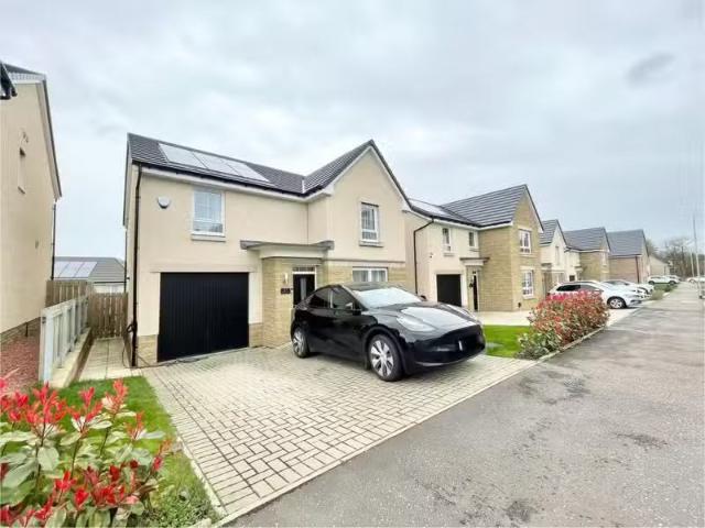 4 bedroom detached house for rent in Noble Drive, Glasgow, G33.