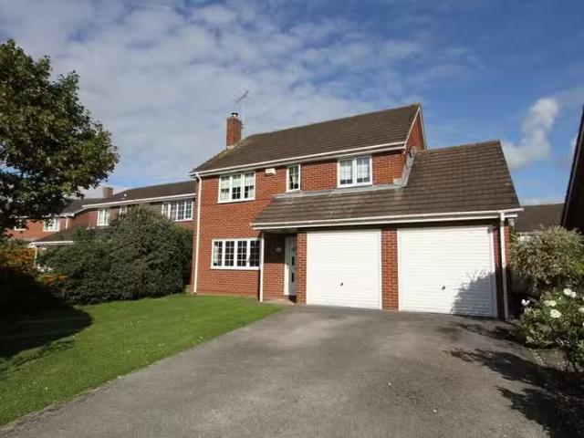 4 bedroom detached house for rent in Norwood Drive, Westminste.