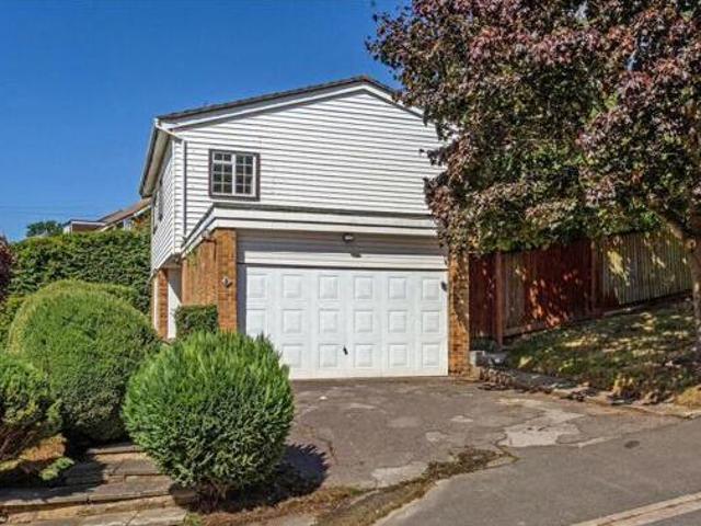 4 Bedroom Detached House For Rent In Northwood, Middlesex
