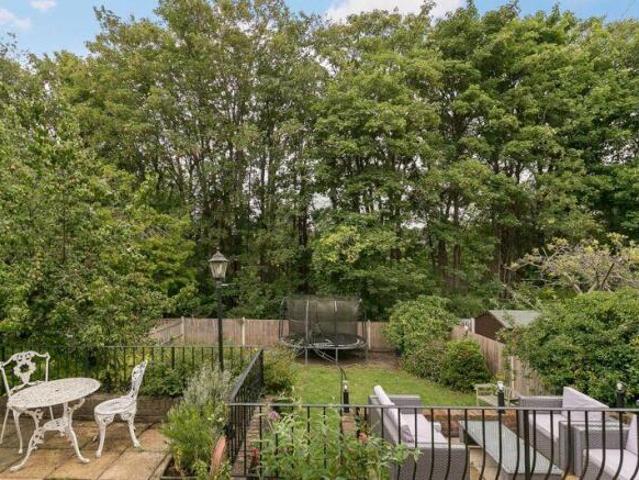 4 bedroom detached house for rent in Northwood Avenue, Purley, CR8