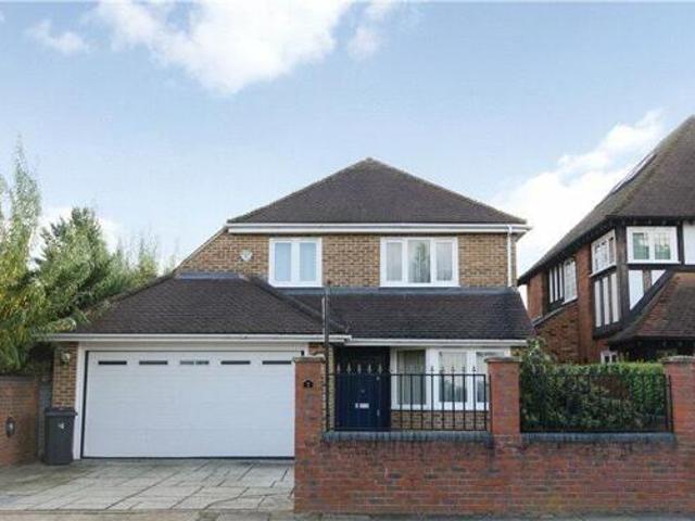 4 Bedroom Detached House For Rent In New Malden, Surrey