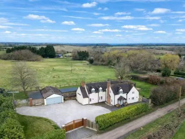 4 bedroom detached house for rent in Newnham, Henley in Arden.