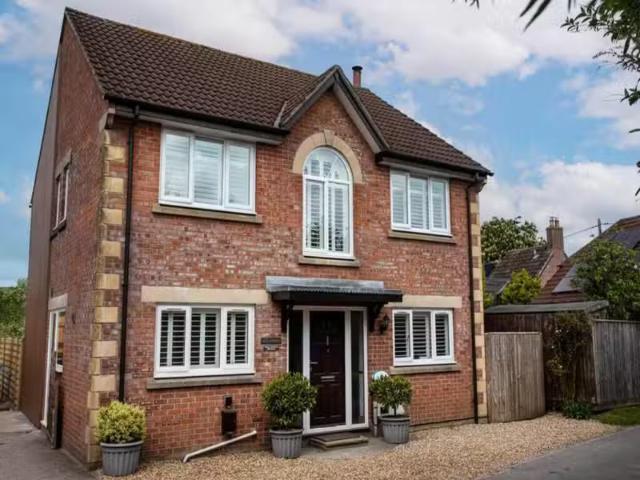 4 bedroom detached house for rent in Southcroft, Chapmanslade.