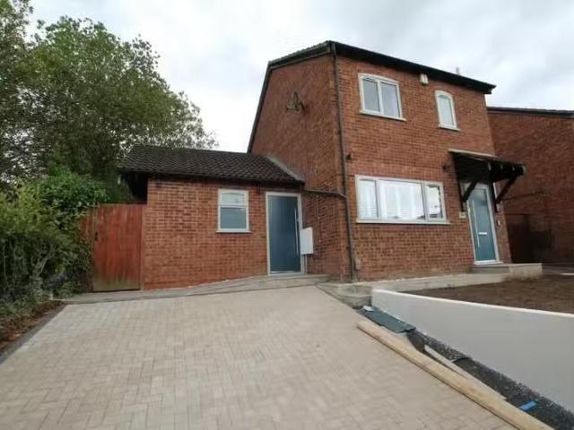 4 bedroom detached house for rent in Saxon Close, Polesworth B78