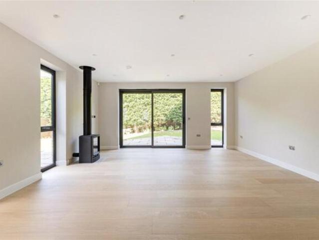 4 bedroom detached house for rent in Sandpiper Close, Appledore, Ashford, Kent, TN26