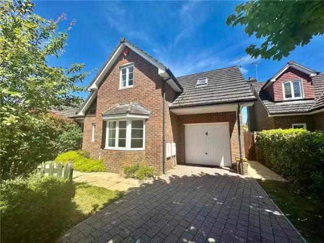 4 bedroom detached house for rent in Seymour Gardens, Ringwood.