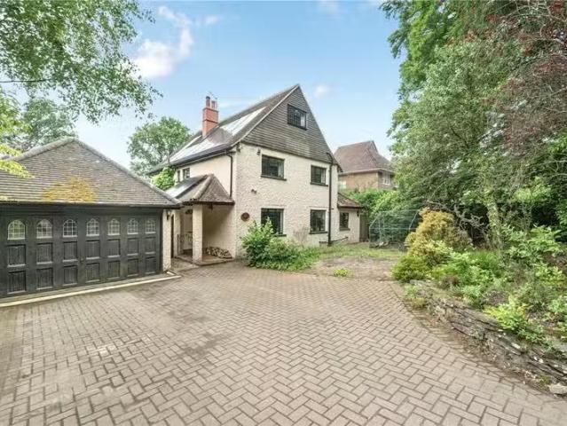 4 bedroom detached house for rent in Seymour Road, Headley Dow.