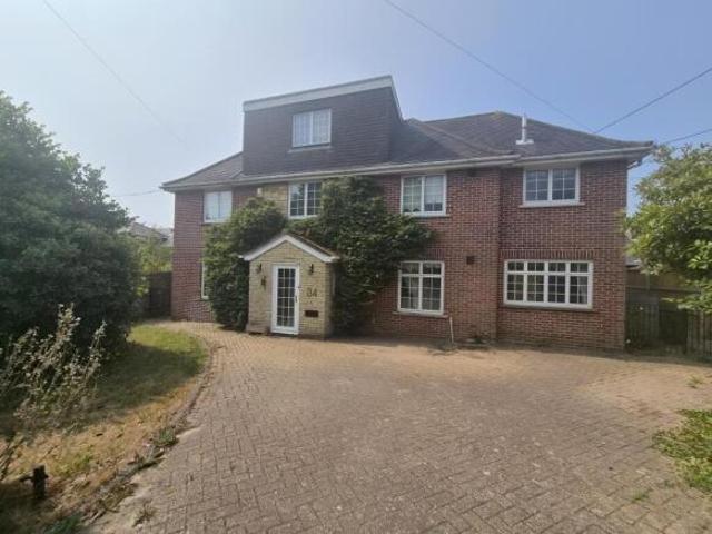 4 bedroom detached house for rent in Sellwood Road, Netley Abbey, SO31