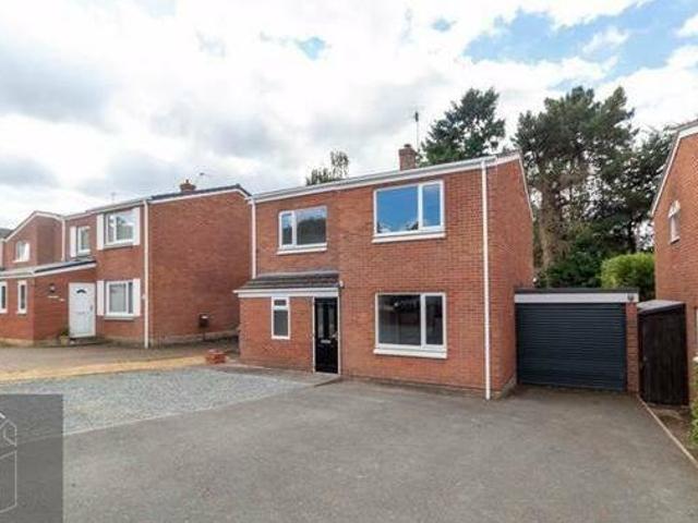 4 bedroom detached house for rent in Shakespeare Way Taverham Norwich NR8