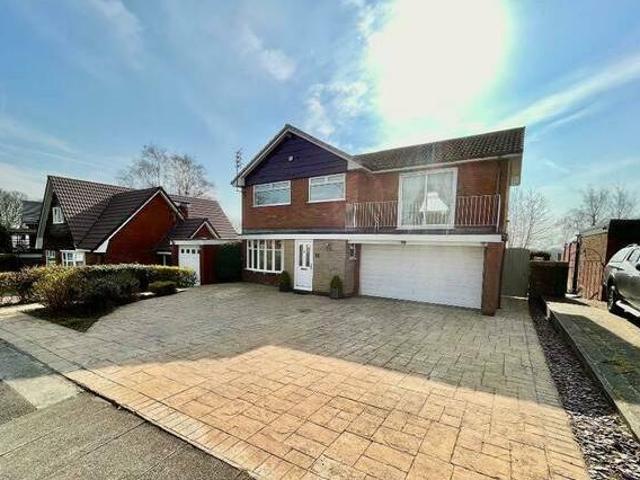 4 bedroom detached house for rent in Slaidburn Drive Lowercroft Bury Lancs BL8 3DG BL8