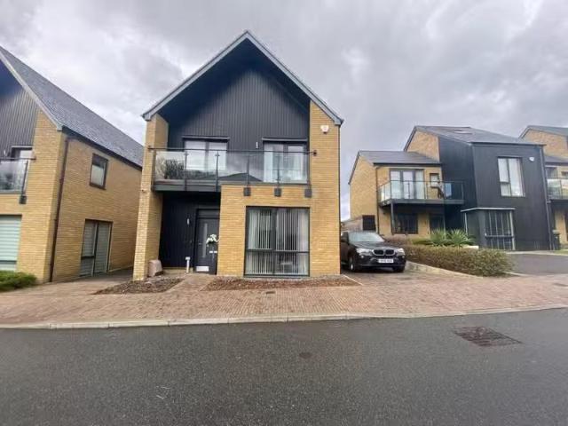 4 bedroom detached house for rent in Sparrowhawk Way, Newhall.