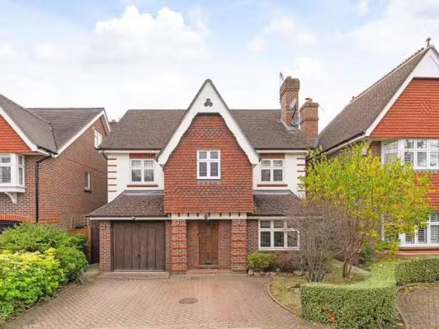 4 bedroom detached house for rent in Spinney Close, Beckenham.